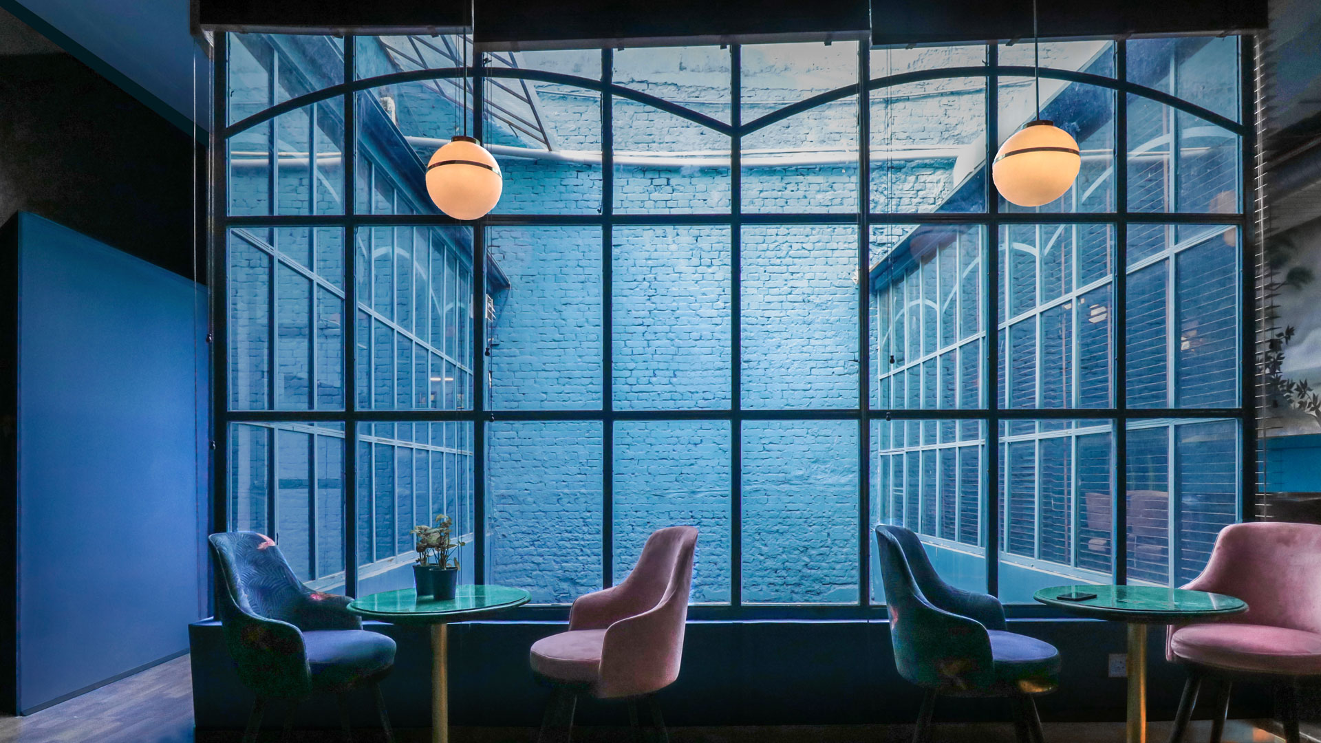 A fusion cocktail bar bathed in the Pantone colour of the year 2020 ...