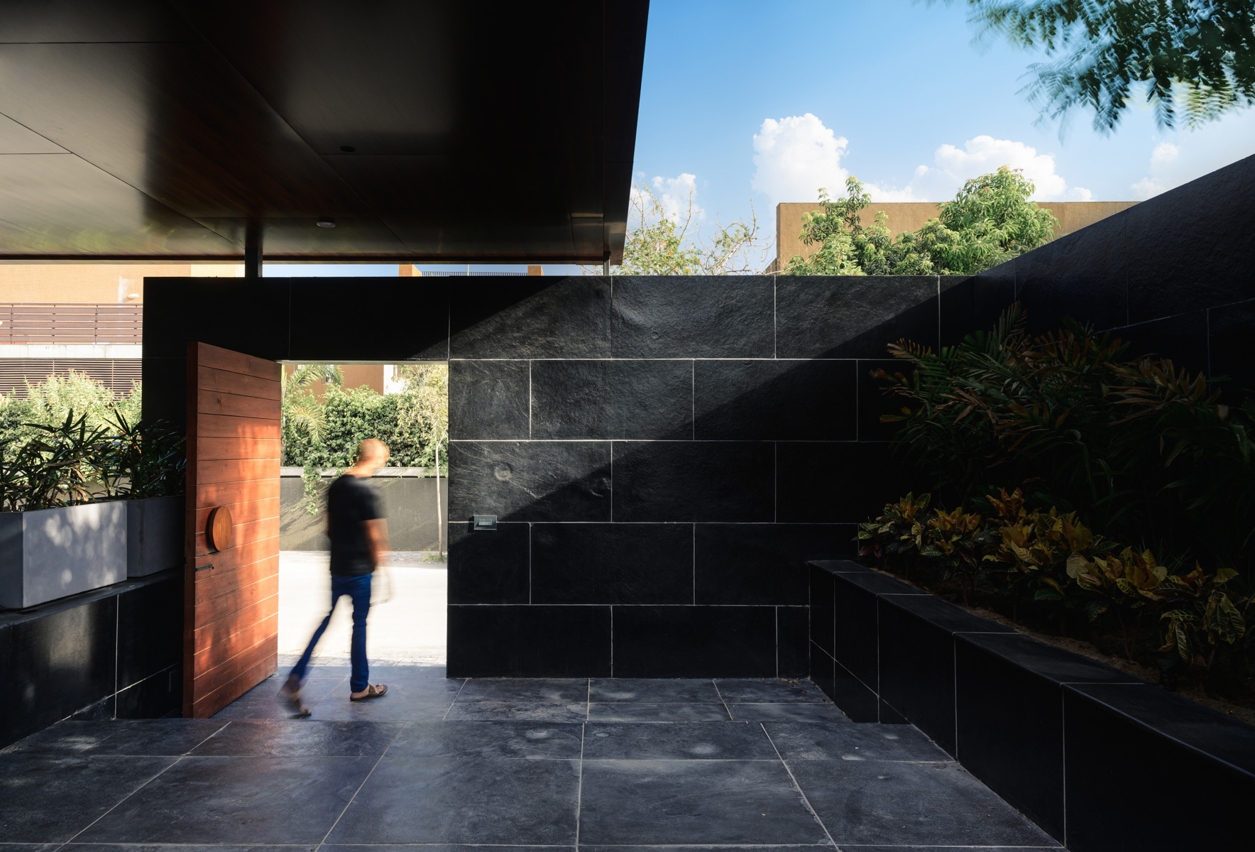 VS House by Saransh has a story to tell through its intriguing, tactile ...