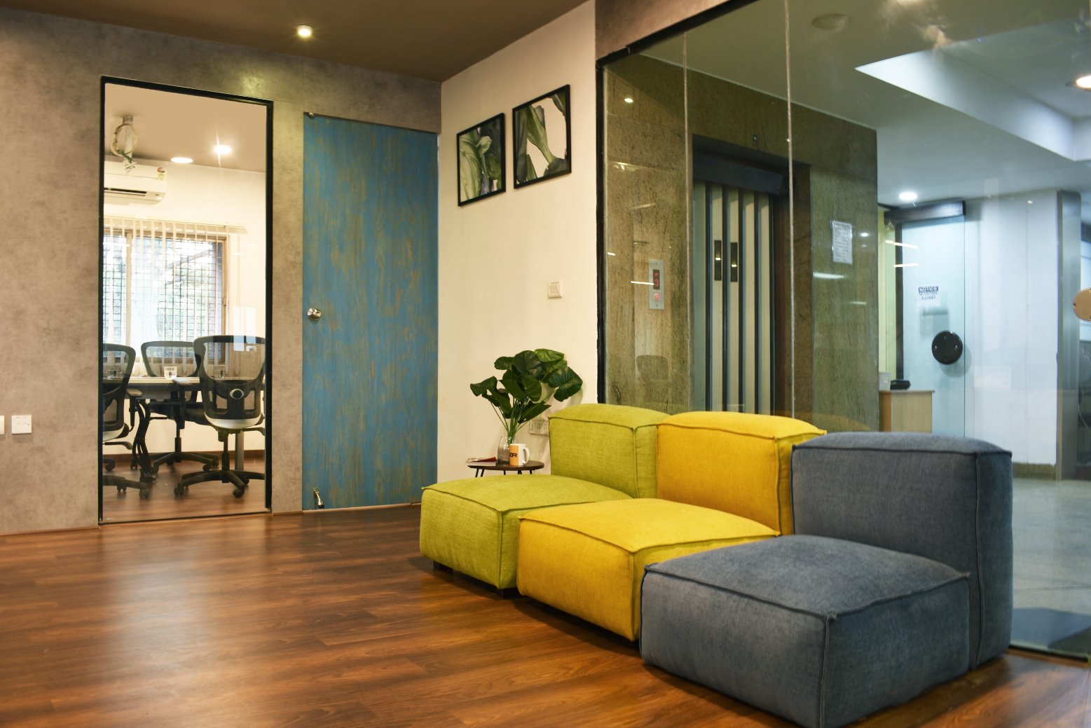 A rustic office by AJ Architects that collaborates work and leisure ...