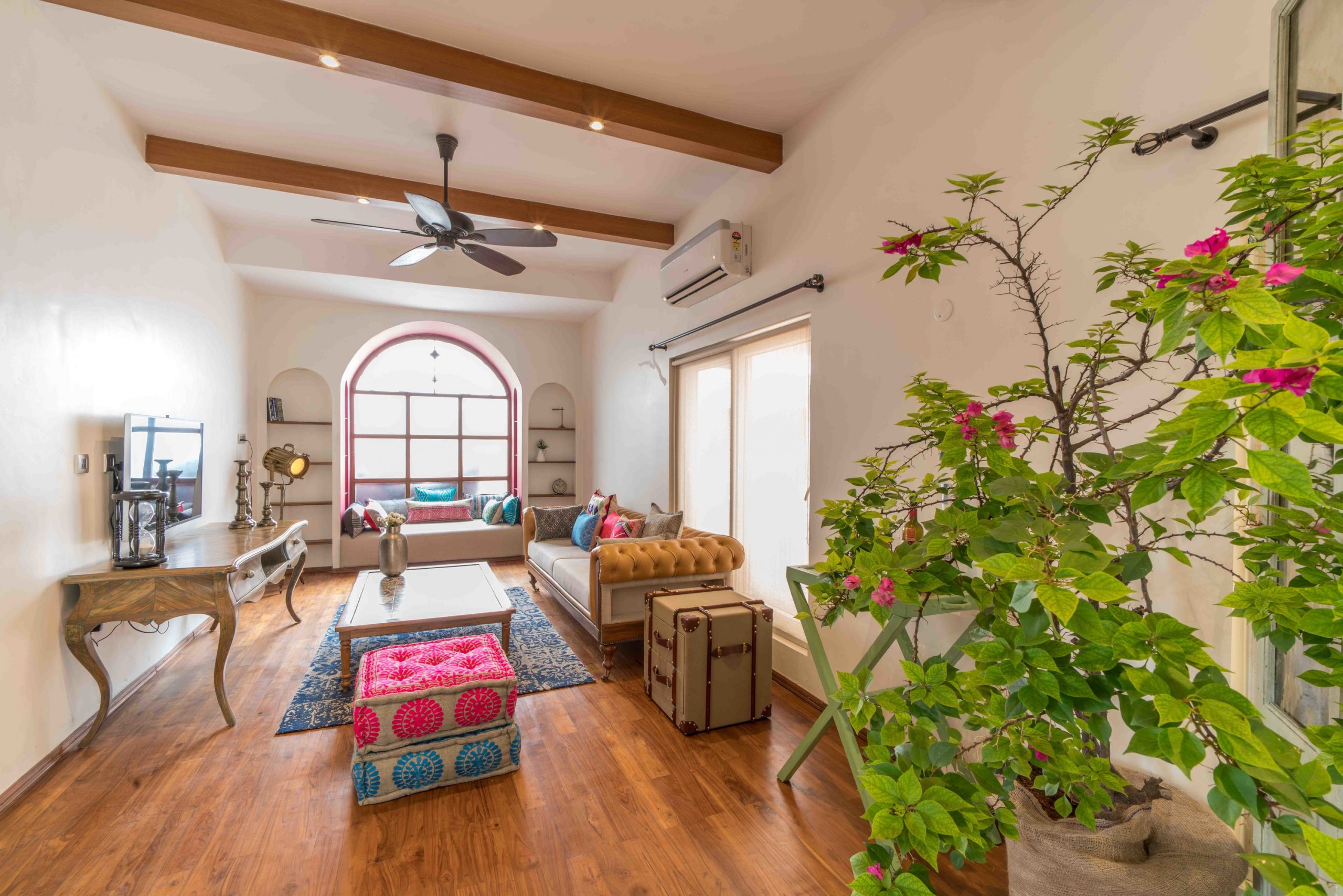 Bespoke living room with a modern-classic charm. - Architect and ...