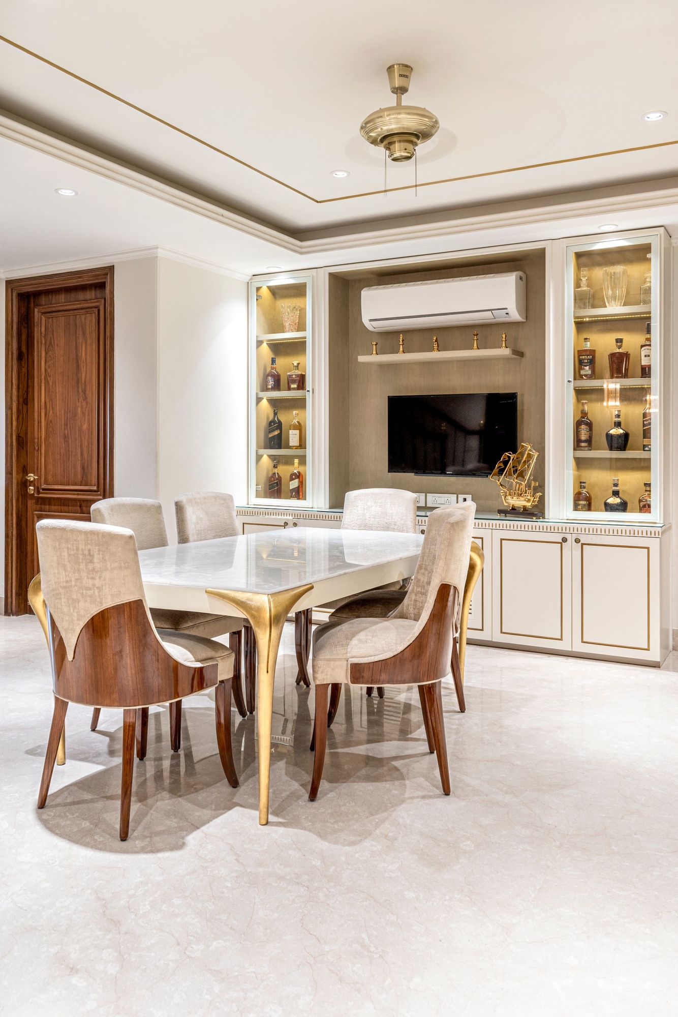 An ‘updated traditional luxury’ design by AJDA - Architect and ...