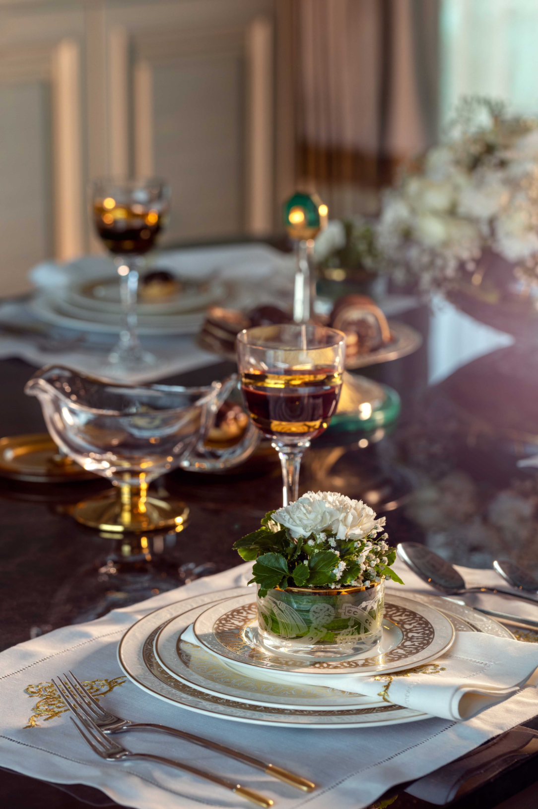 Exquisite high-end dining room that finely balances being iconic and ...