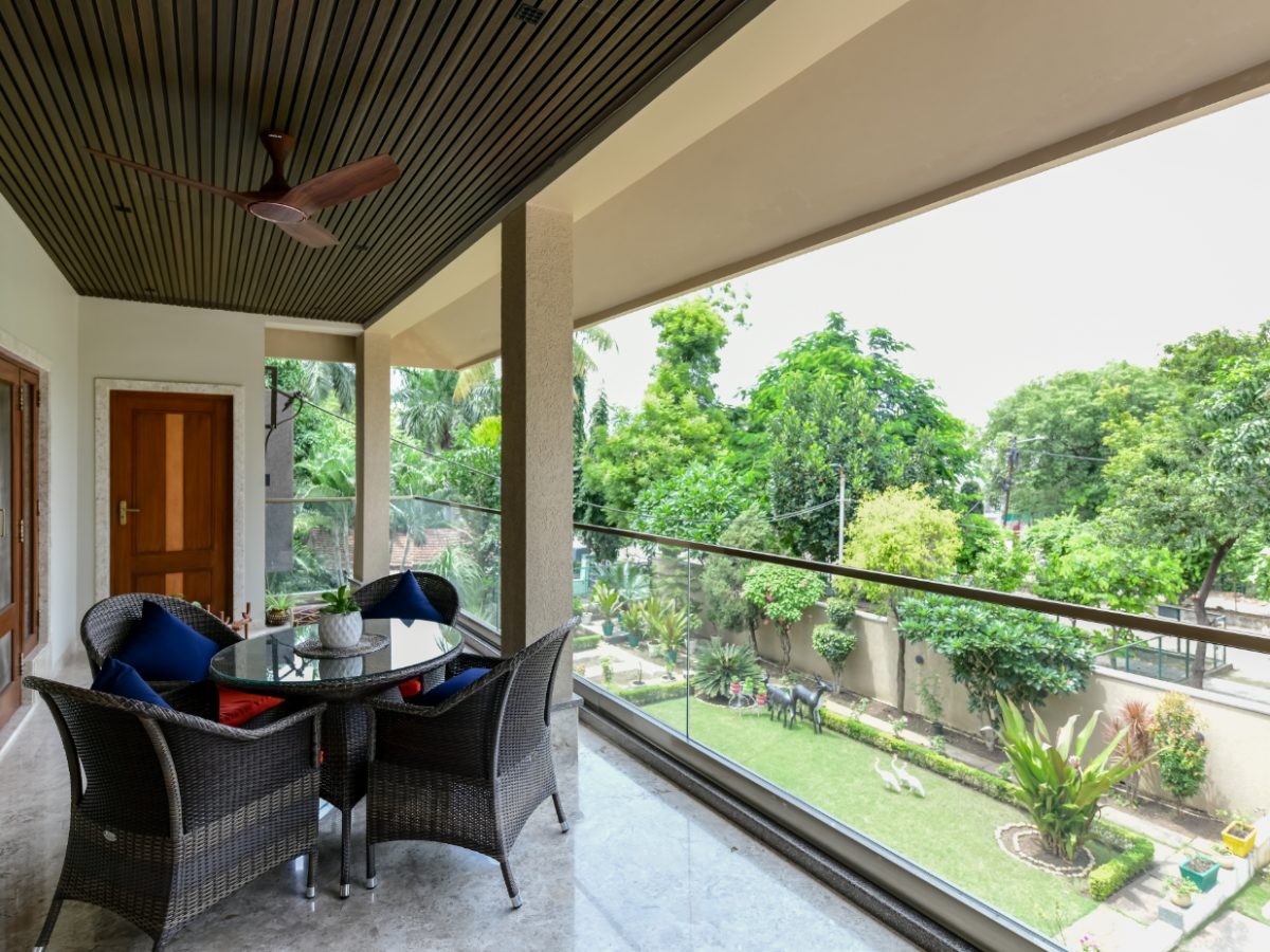 #AIExclusive: Louver House- A touch of louvers and staggered volumetry ...