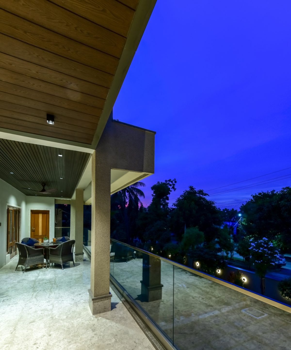 #AIExclusive: Louver House- A touch of louvers and staggered volumetry ...