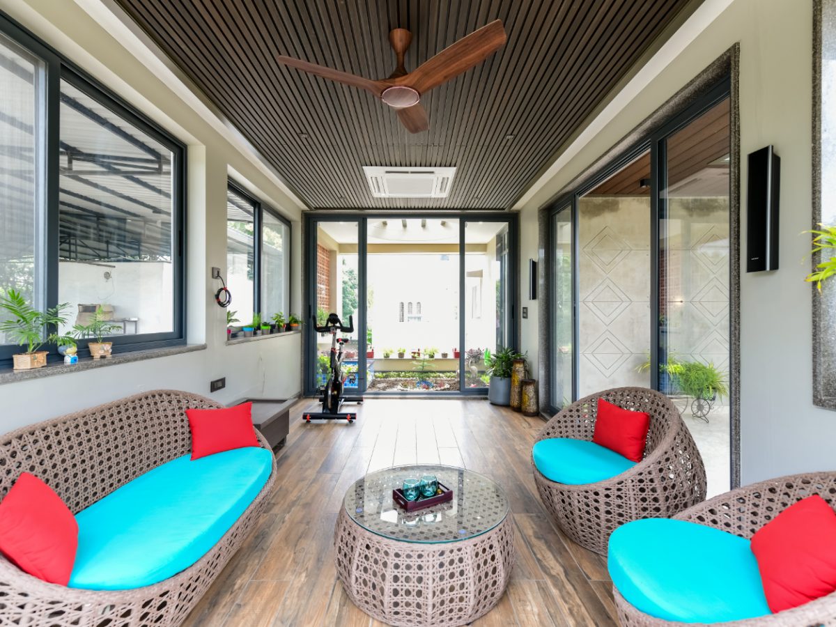 #AIExclusive: Louver House- A touch of louvers and staggered volumetry ...