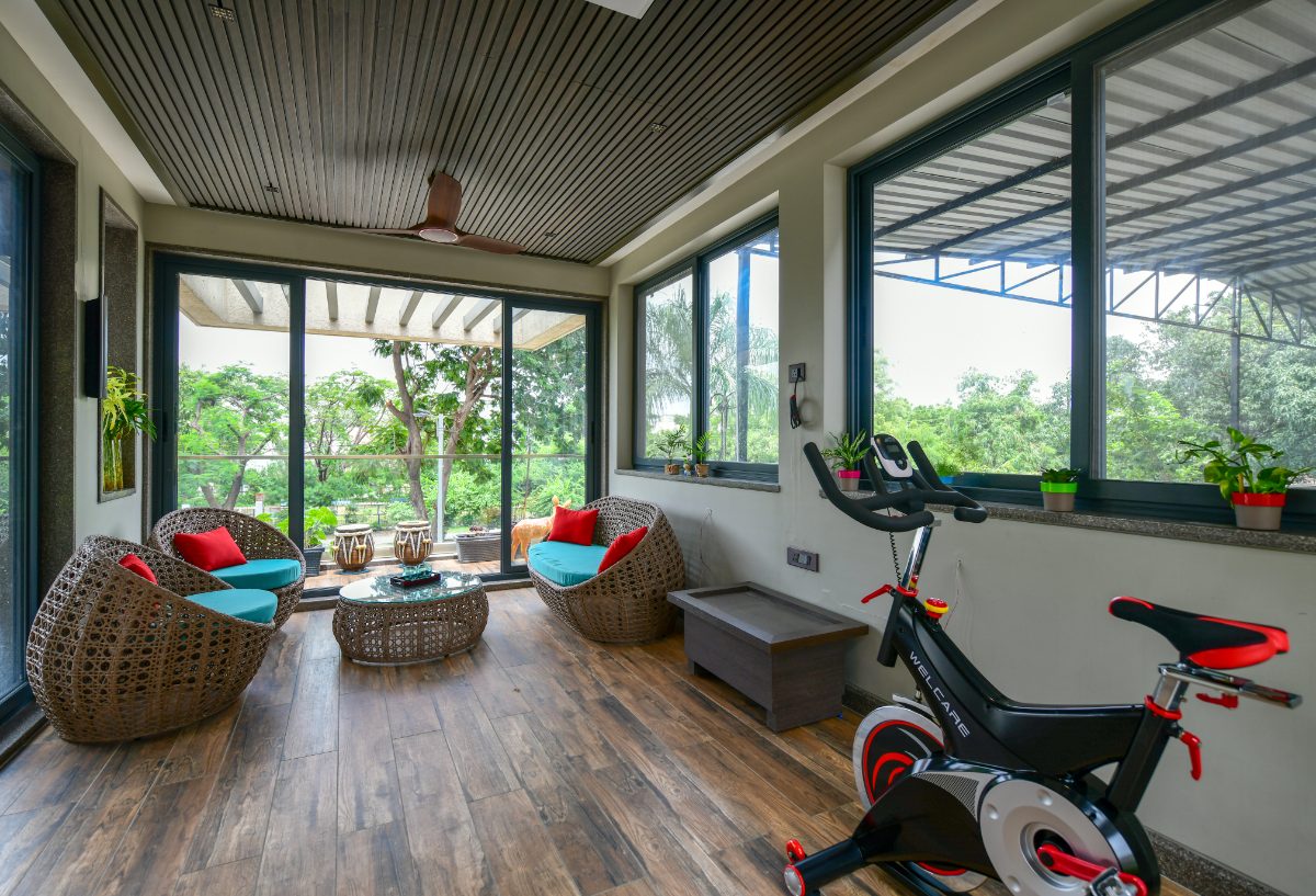 #AIExclusive: Louver House- A touch of louvers and staggered volumetry ...