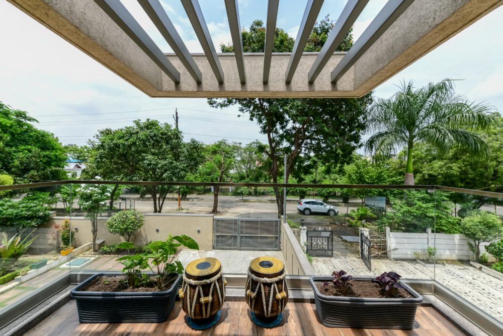 #AIExclusive: Louver House- A touch of louvers and staggered volumetry ...