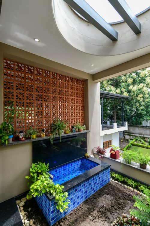 #AIExclusive: Louver House- A touch of louvers and staggered volumetry ...