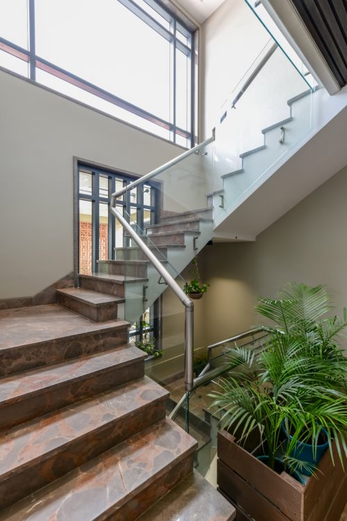 #AIExclusive: Louver House- A touch of louvers and staggered volumetry ...