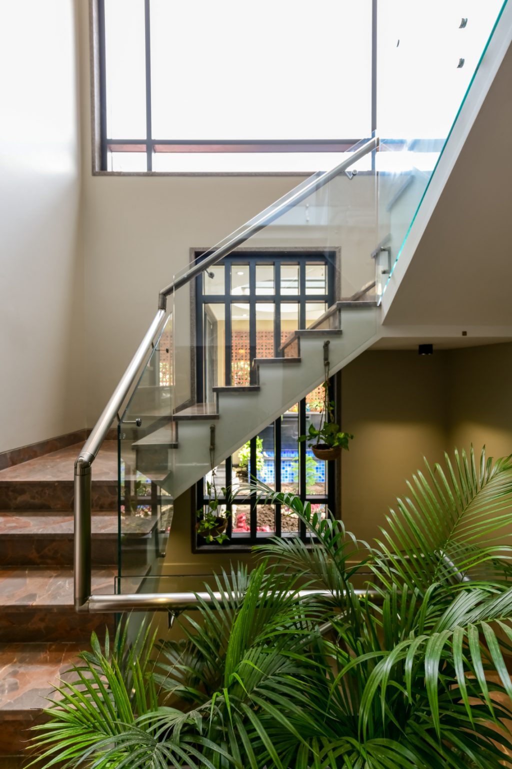 #AIExclusive: Louver House- A touch of louvers and staggered volumetry ...