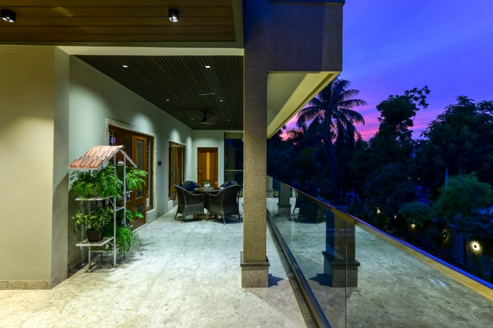 #AIExclusive: Louver House- A touch of louvers and staggered volumetry ...