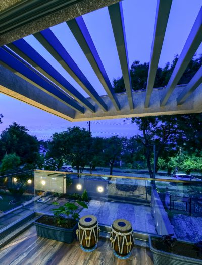 #AIExclusive: Louver House- A touch of louvers and staggered volumetry ...