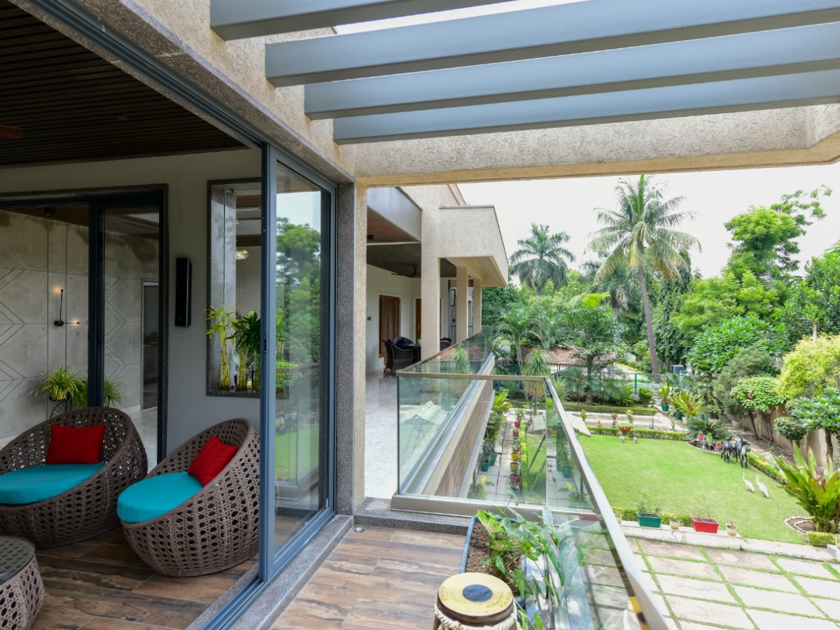 #AIExclusive: Louver House- A touch of louvers and staggered volumetry ...