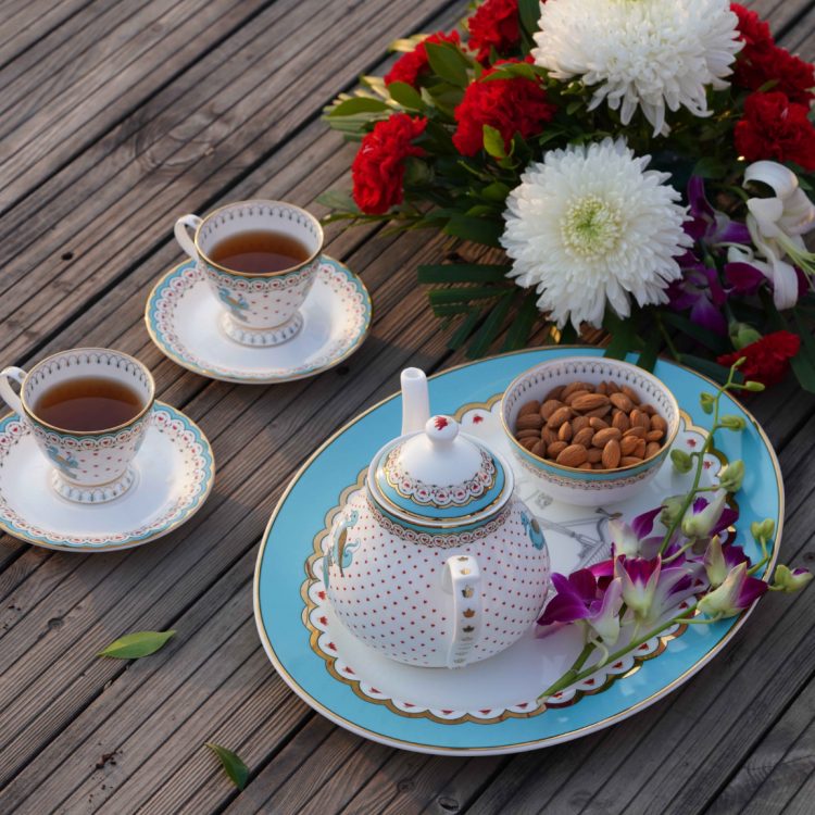 Exquisite tea time settings for a poolside afternoon tea party ...