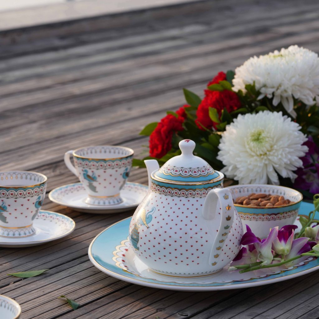 Exquisite tea time settings for a poolside afternoon tea party ...