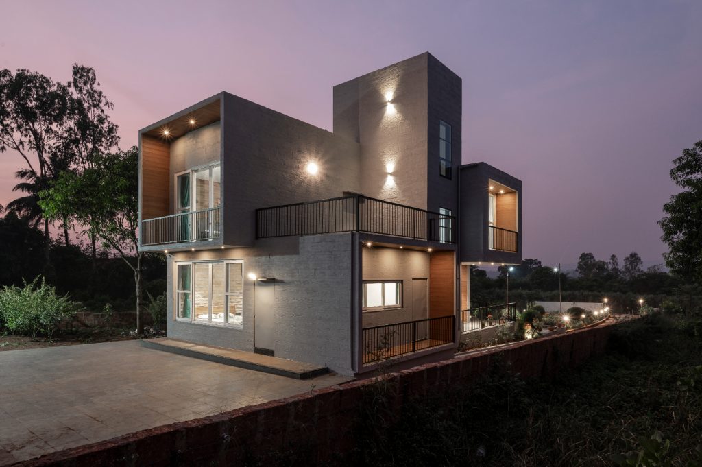 Field House: Framing staggered volumetric play in verdant fields ...