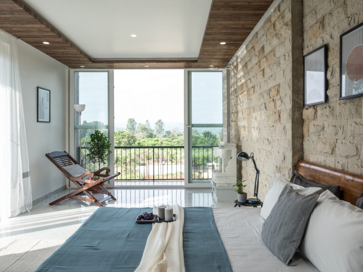 Field House: Framing staggered volumetric play in verdant fields ...