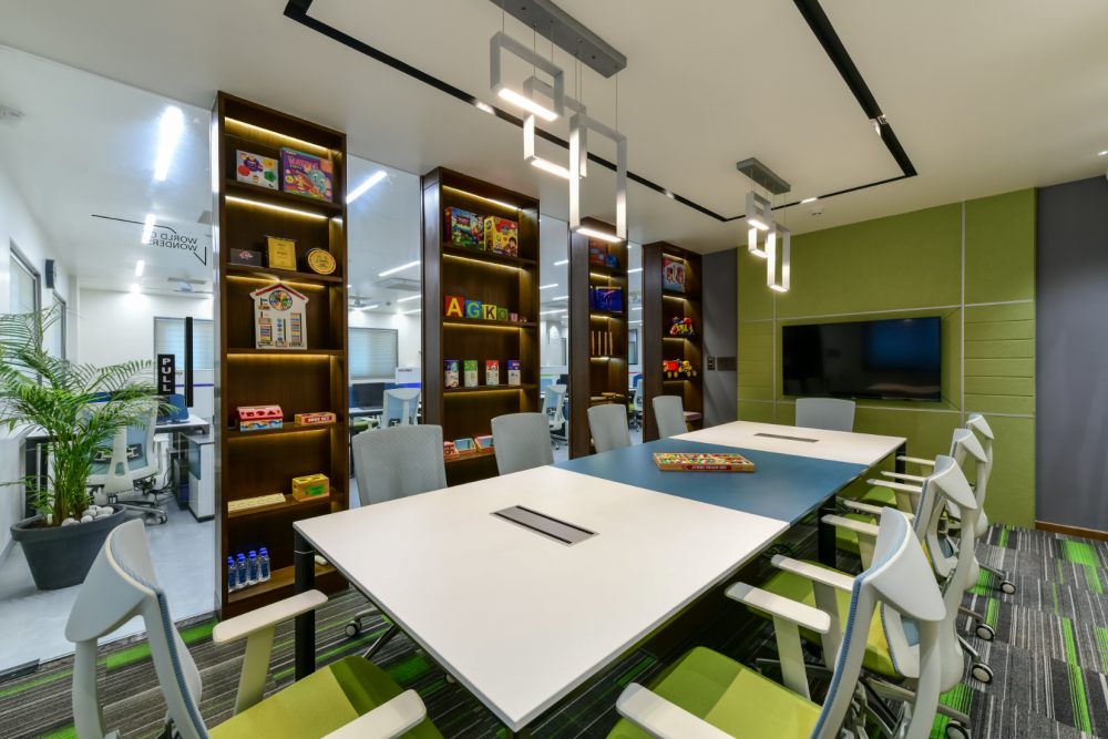 Light, bright and sensitive design for a balance of work and play ...