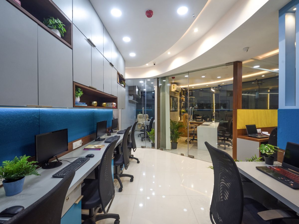 The Solitaire: A compact Mumbai office maximizing stunning panoramic ...