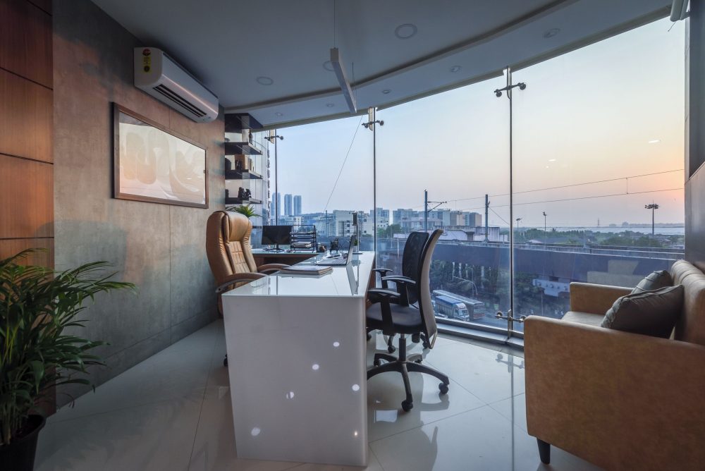 The Solitaire: A compact Mumbai office maximizing stunning panoramic ...