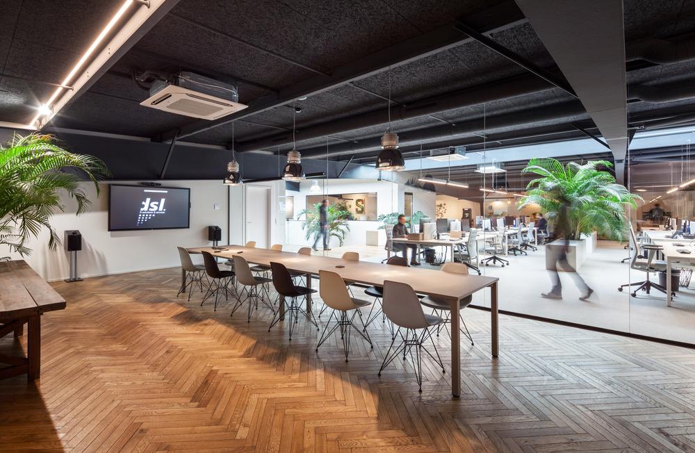 #GlobalDesign: Transforming a warehouse into a light-washed office ...