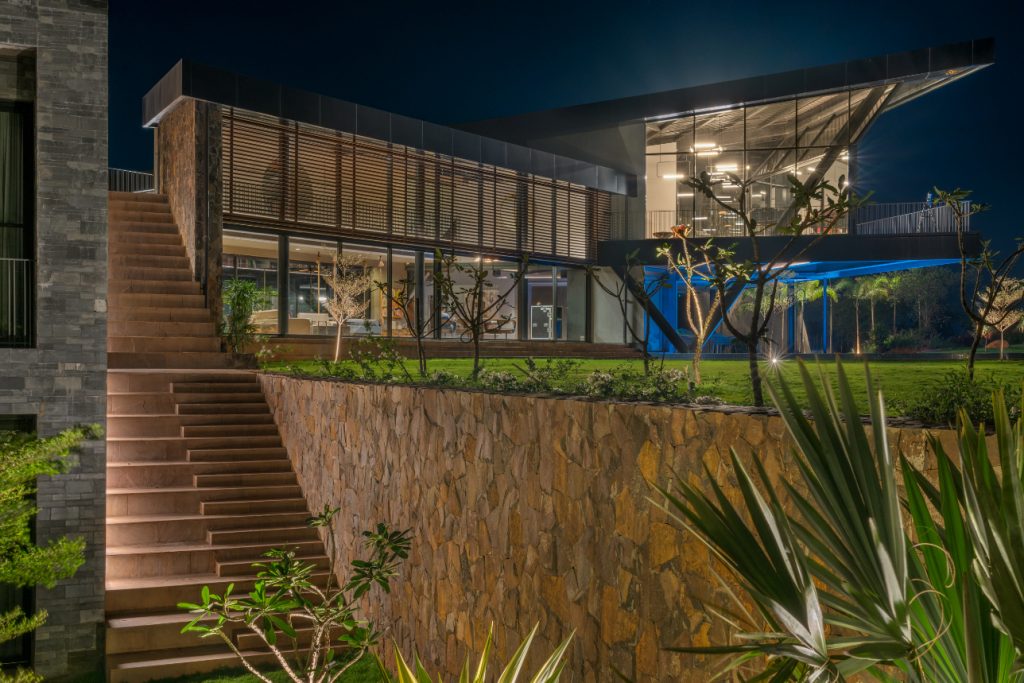 #LetsTalk: On making disruptive architecture sensitive to its landscape ...