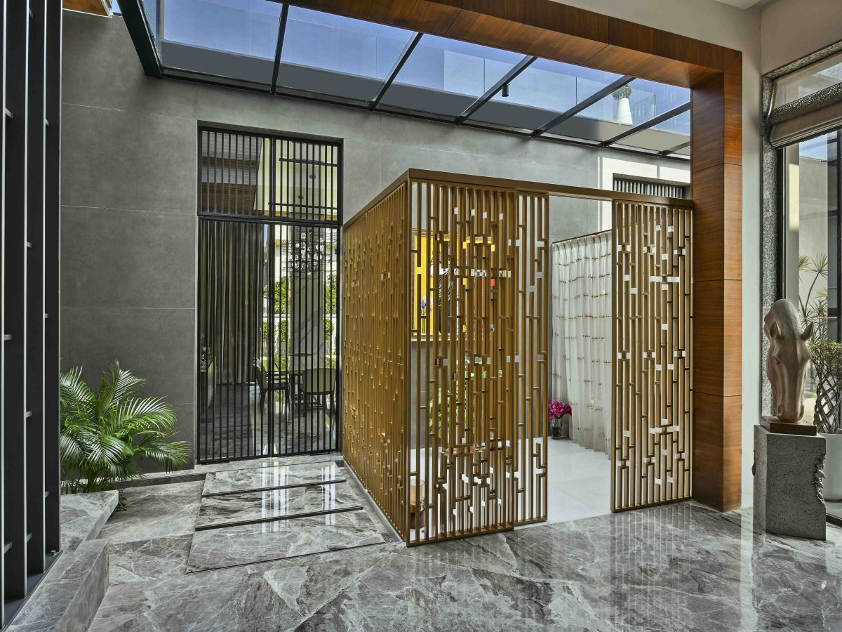 #AIExclusive: Dip into dreamy curves and colours in this Vapi home ...