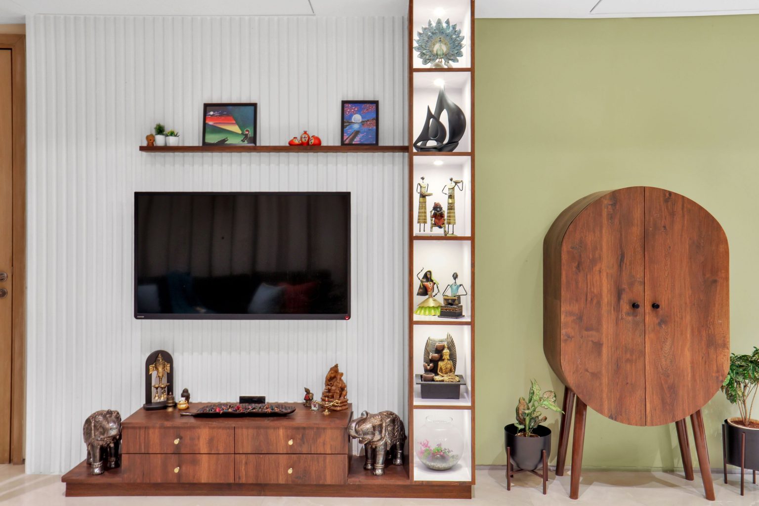 This home in Mumbai’s Rustomjee Seasons, BKC by the DesignBox makes the best of its location ...