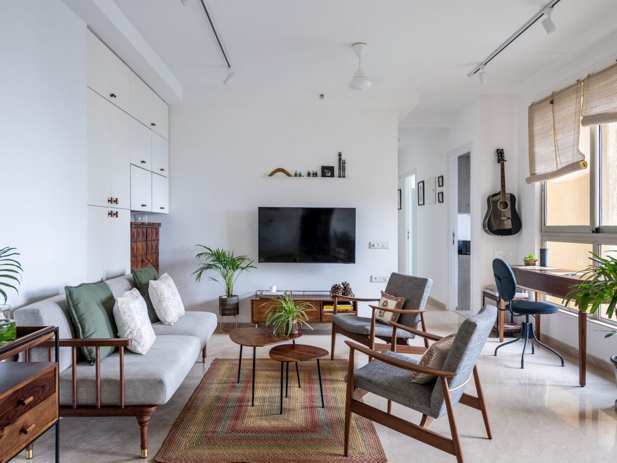 Ahmedabad’s warm 550 sq ft workspace creates a lively blend between ...