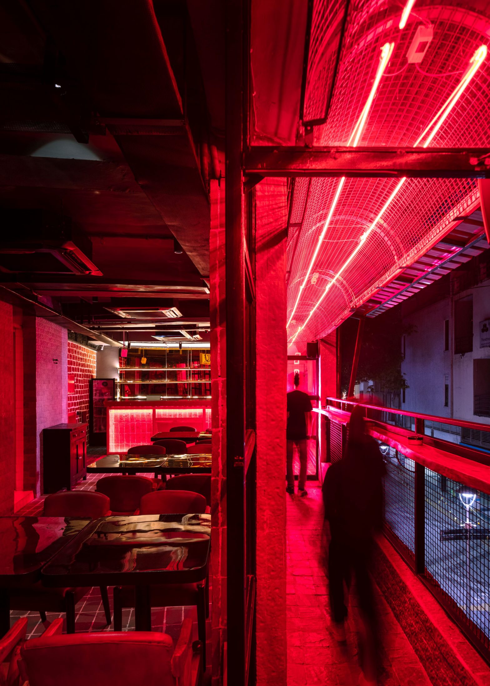 Rediscover the eccentric essence of Japanese street bars in the heart ...
