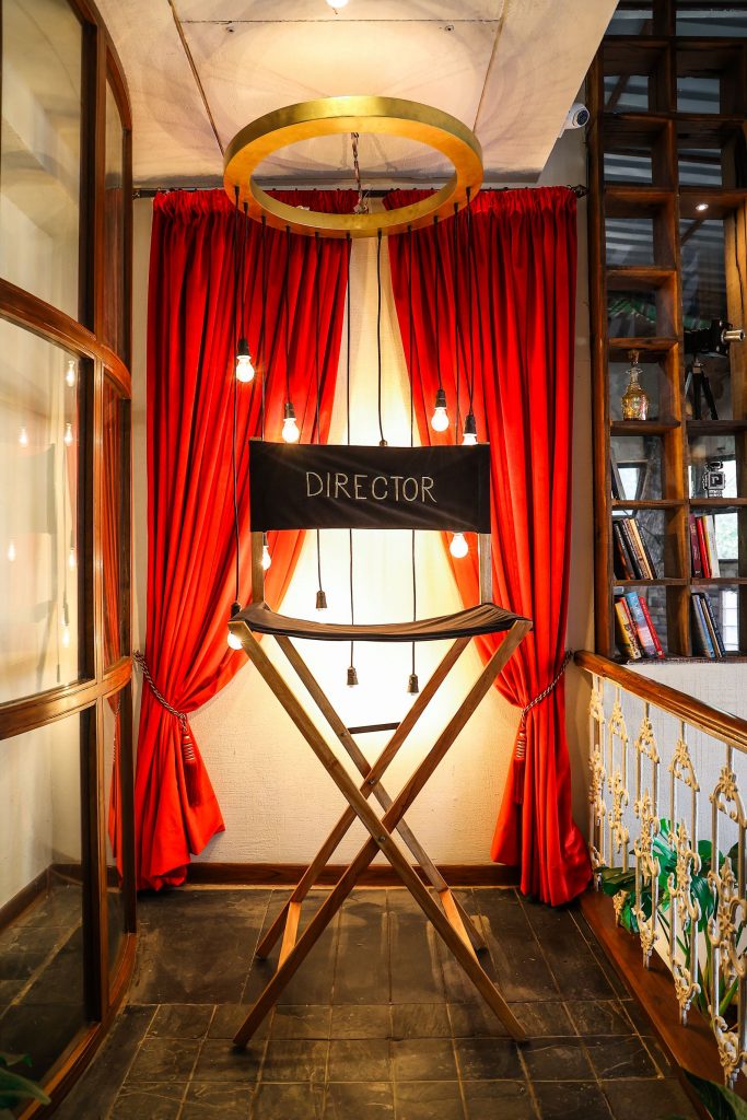 Tune into a cinematic set up of retro classics at this Mumbai cafe ...