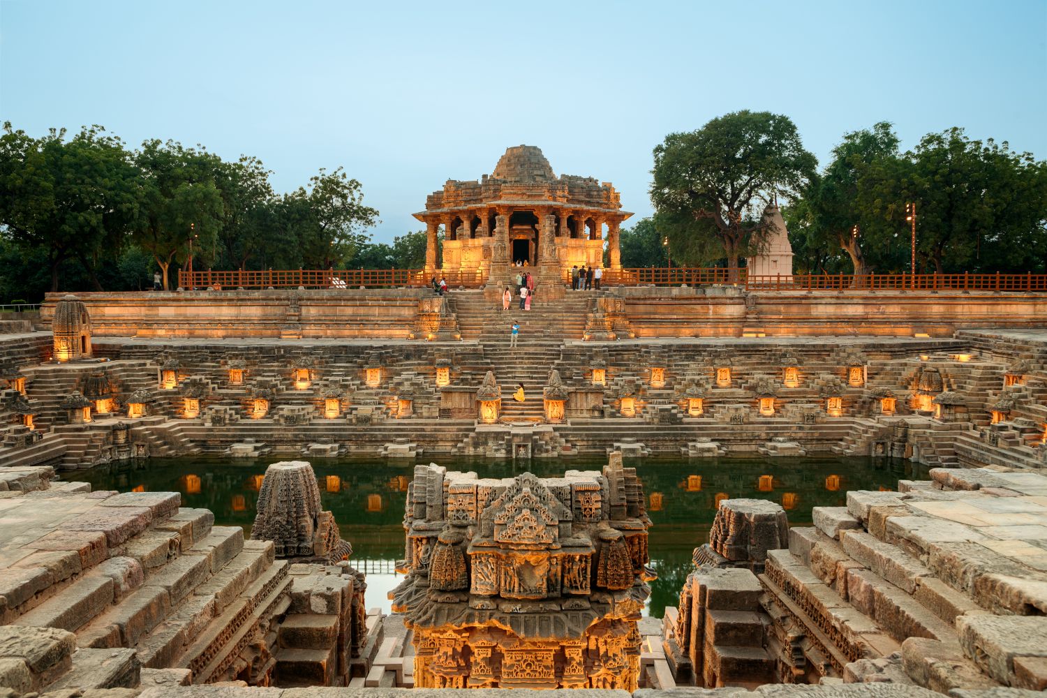 ILDL illuminates the Sun temple to mimic the rising sun - Architect and ...