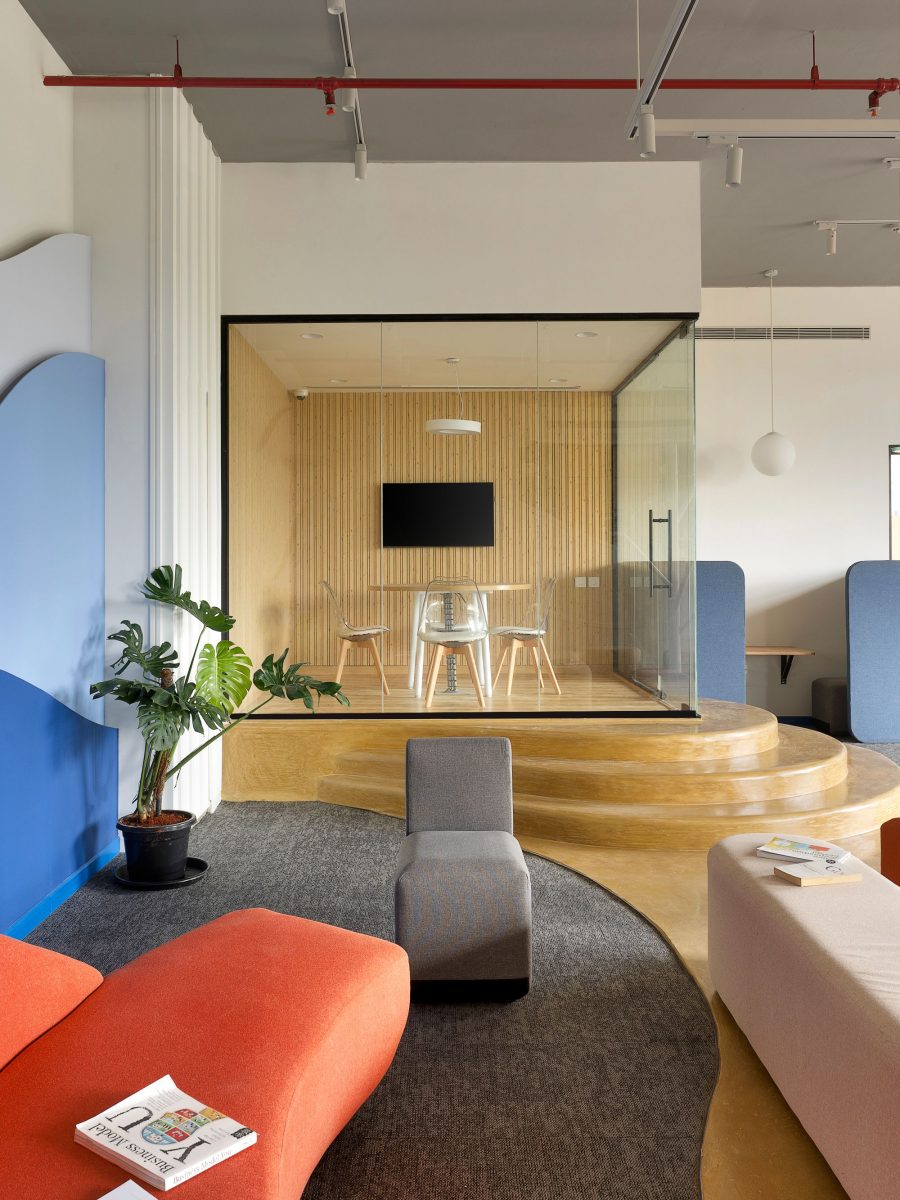 Have fun with functional design at Chennai's fluid workspace ...