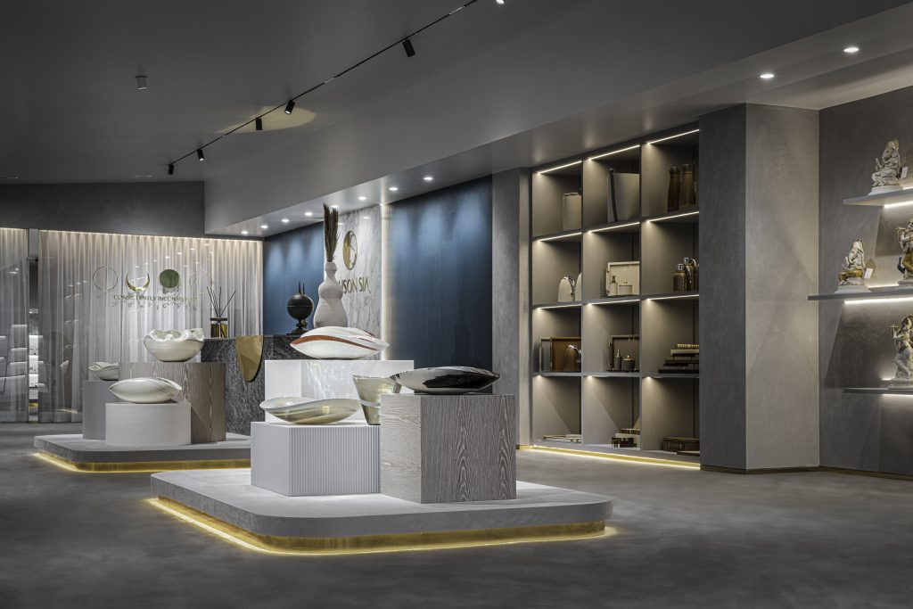 Take a trip down luxury lane at this state-of-the-art decor store ... Take a trip down luxury lane at this state-of-the-art decor store ...