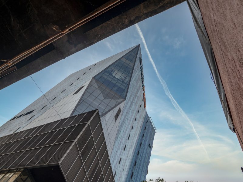 Explore the interactive design of this office with a steel skeleton ...