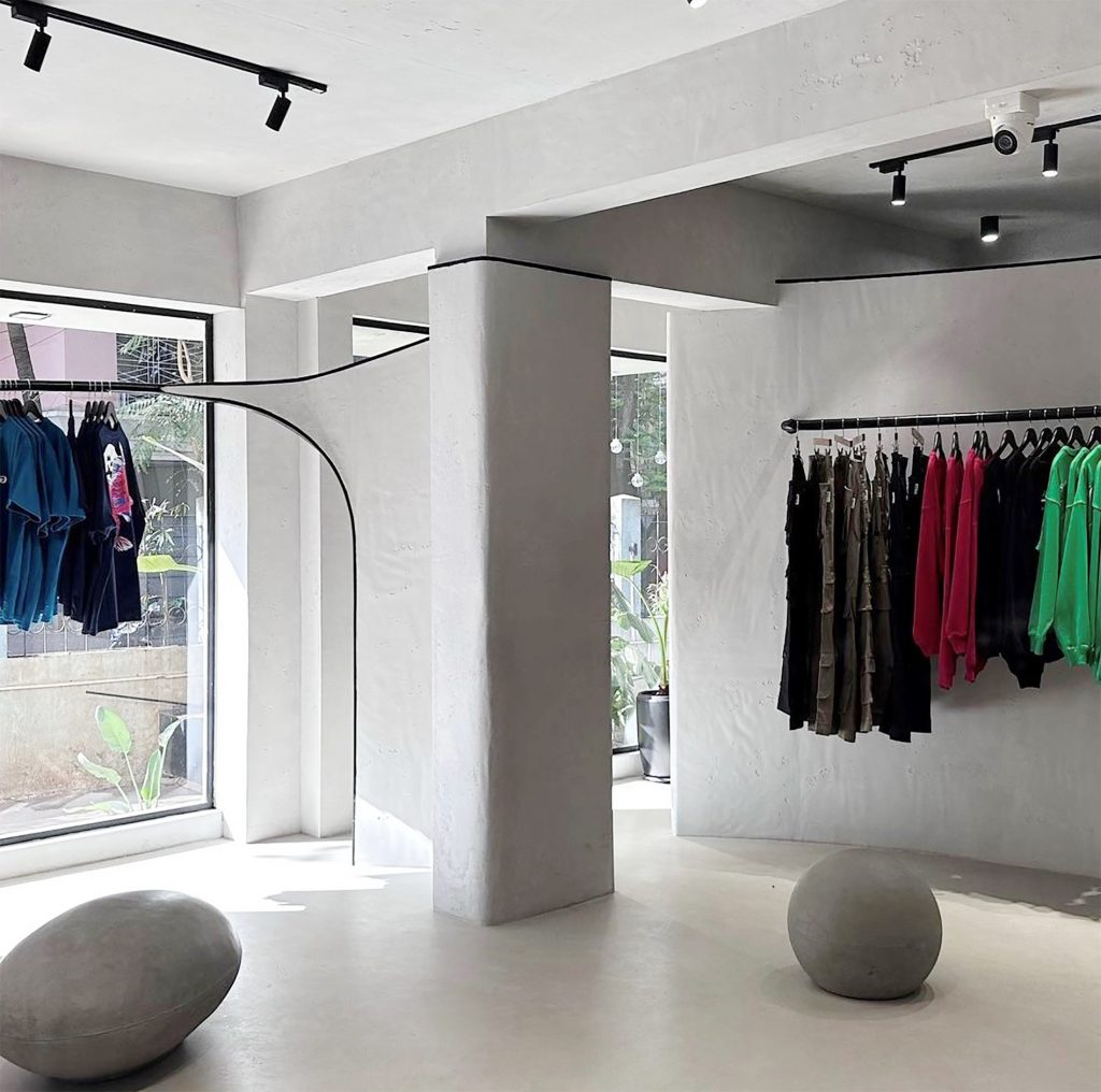 Stay ahead of the curves of this retail store in Mumbai - Architect and ...