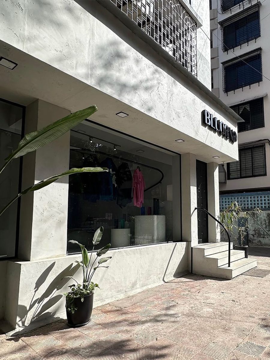 Stay ahead of the curves of this retail store in Mumbai - Architect and ...