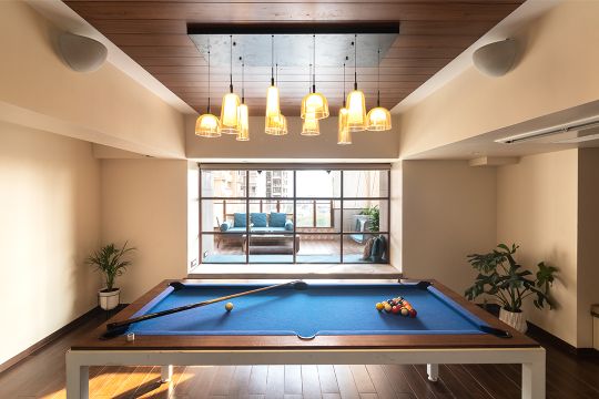 Make peace with the blue hues of this home lounge in Mumbai - Architect ...