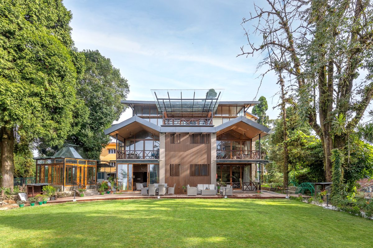 Douse in dreamy Darjeeling views that surround this holiday home ...