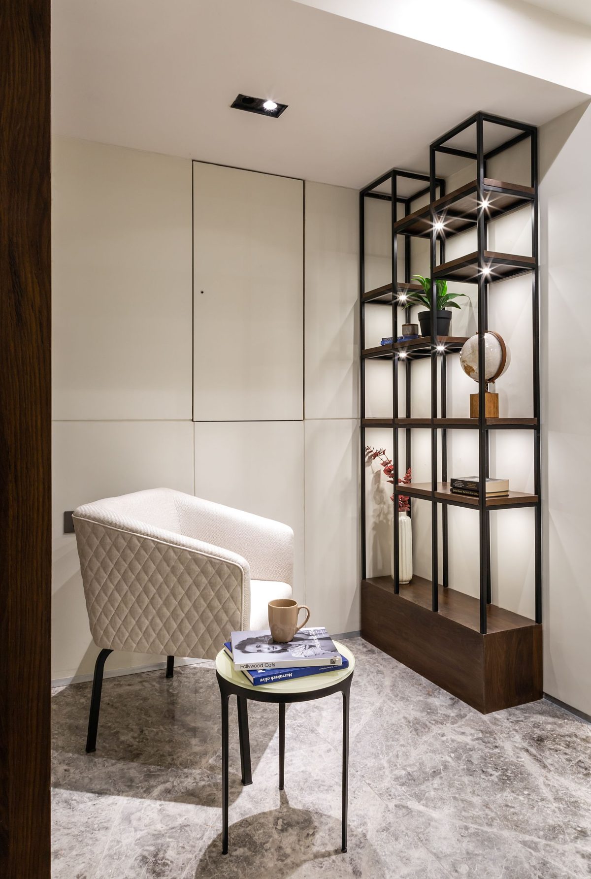 Touch the tranquil layer of luxury that surrounds this Rustomjee BKC ...