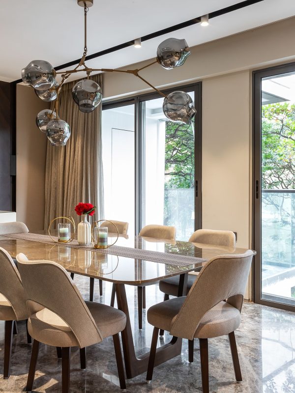 Touch the tranquil layer of luxury that surrounds this Rustomjee BKC ...