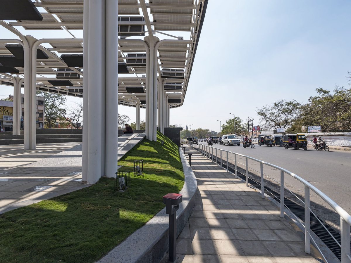 Tune into Trivandrum's tropical charm that echoes in this earthy 3BHK ...