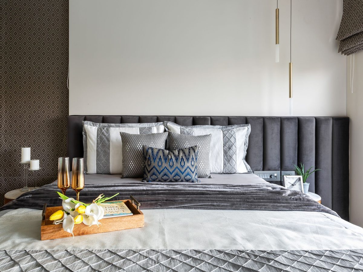 Touch the tranquil layer of luxury that surrounds this Rustomjee BKC ...