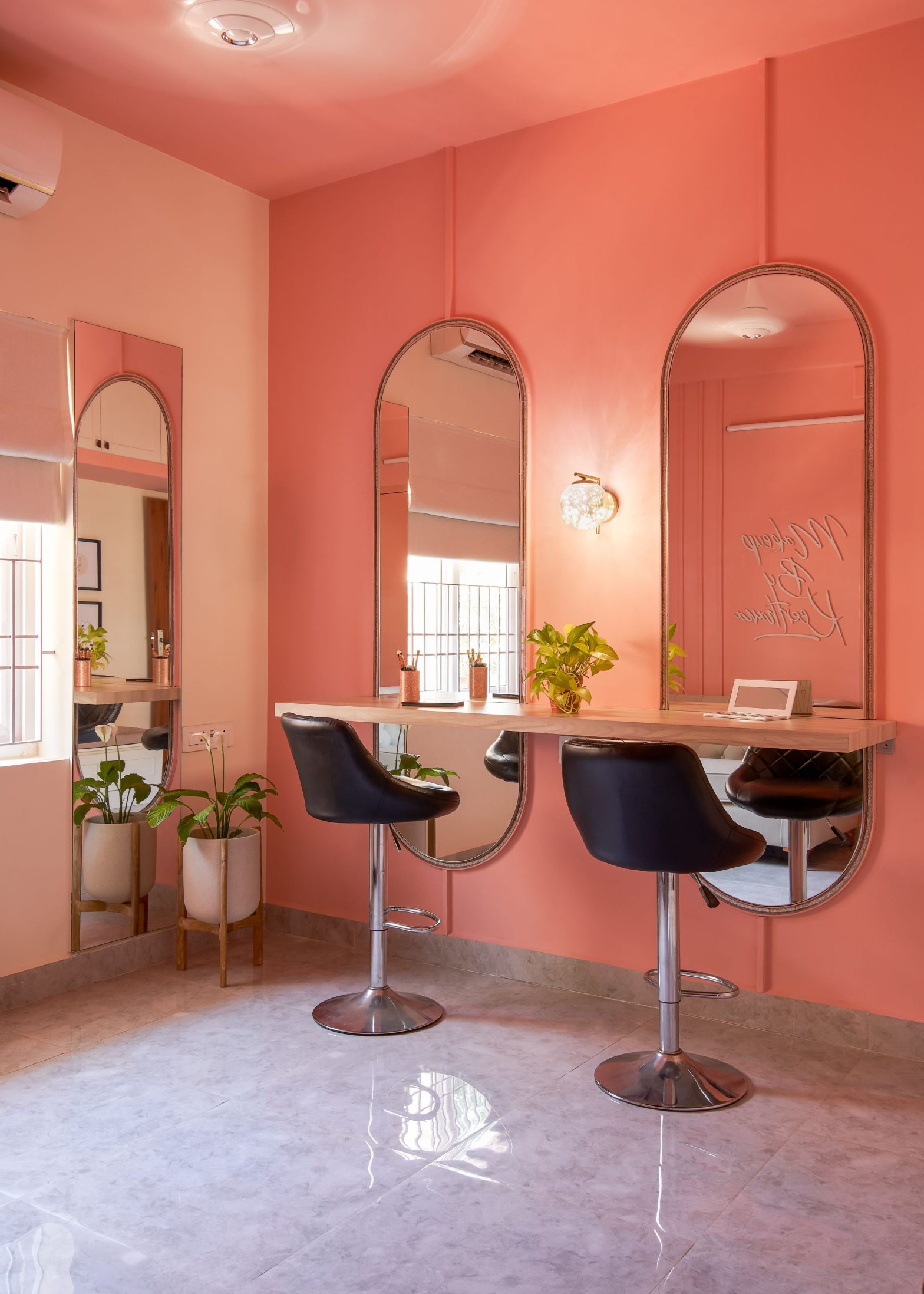 Look behind the scenes of this makeup artist's studio apartment in ...