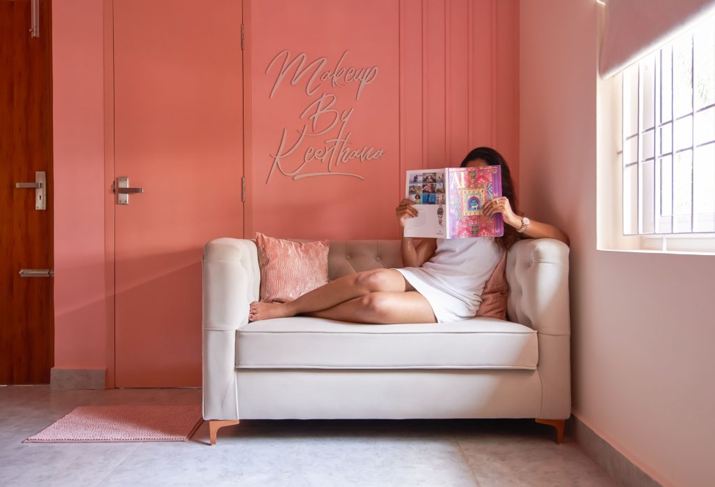 Look behind the scenes of this makeup artist's studio apartment in ...