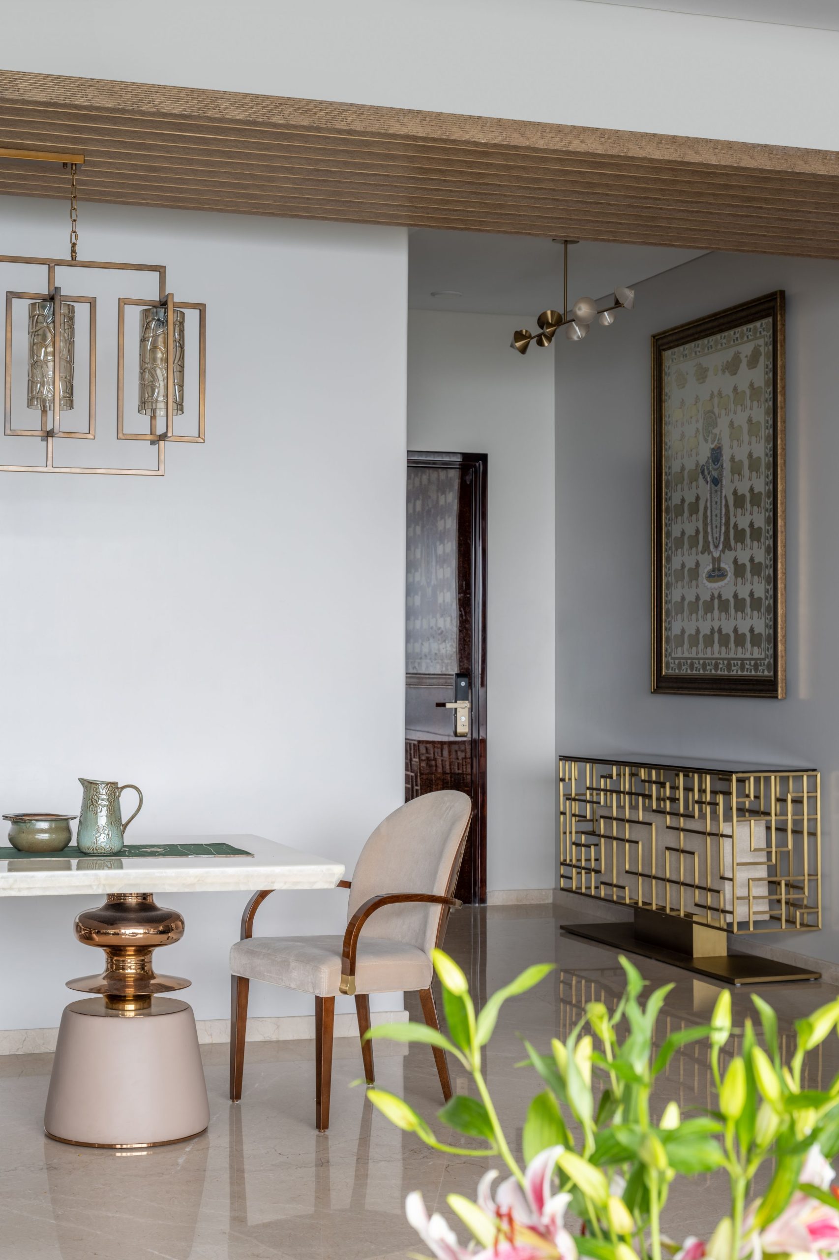 Witness the magic of mixing art and aesthetics in this Mumbai home ...