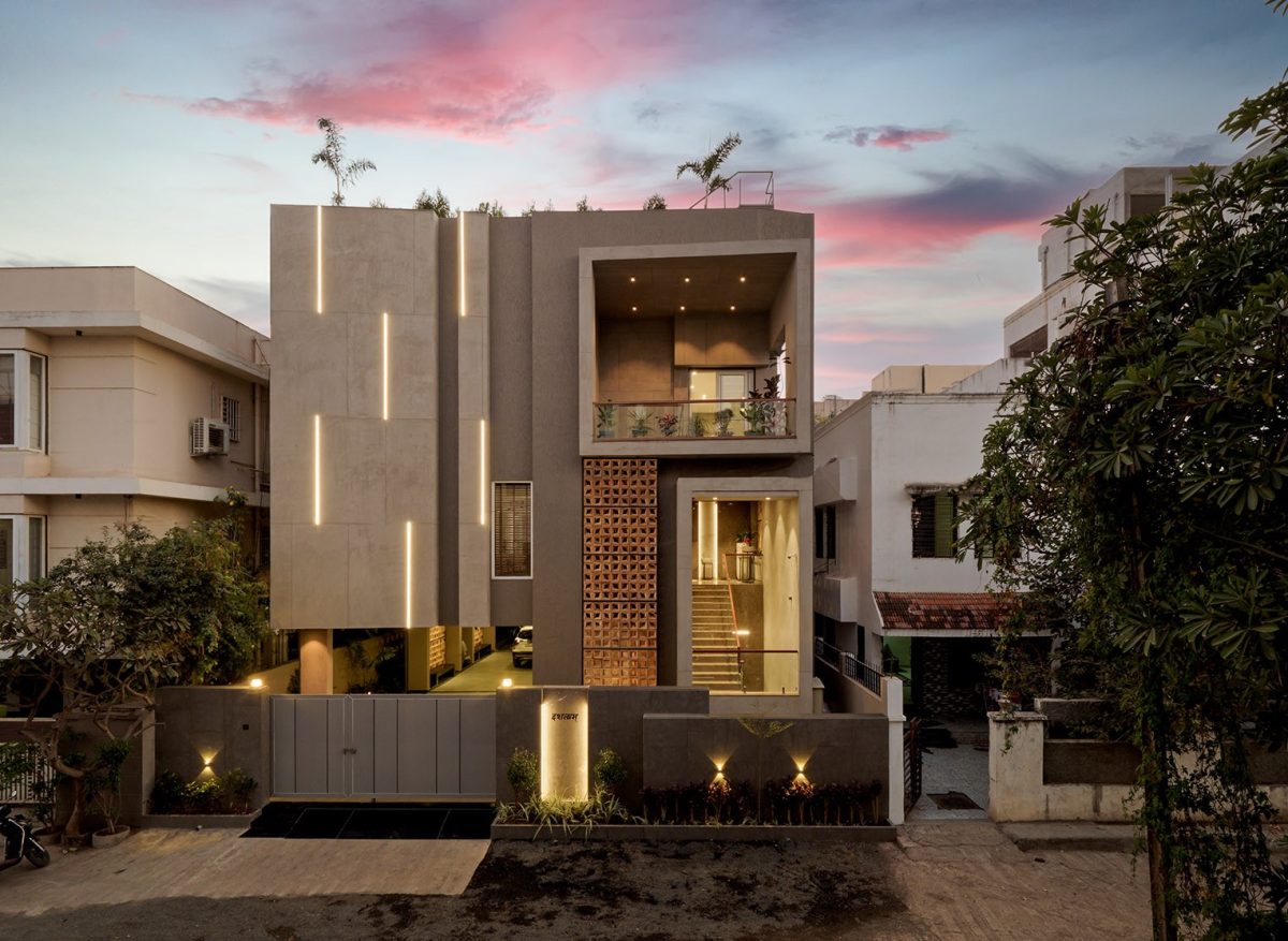 Take a closer look at the conscious light that shapes this Nanded villa - Architect and ...