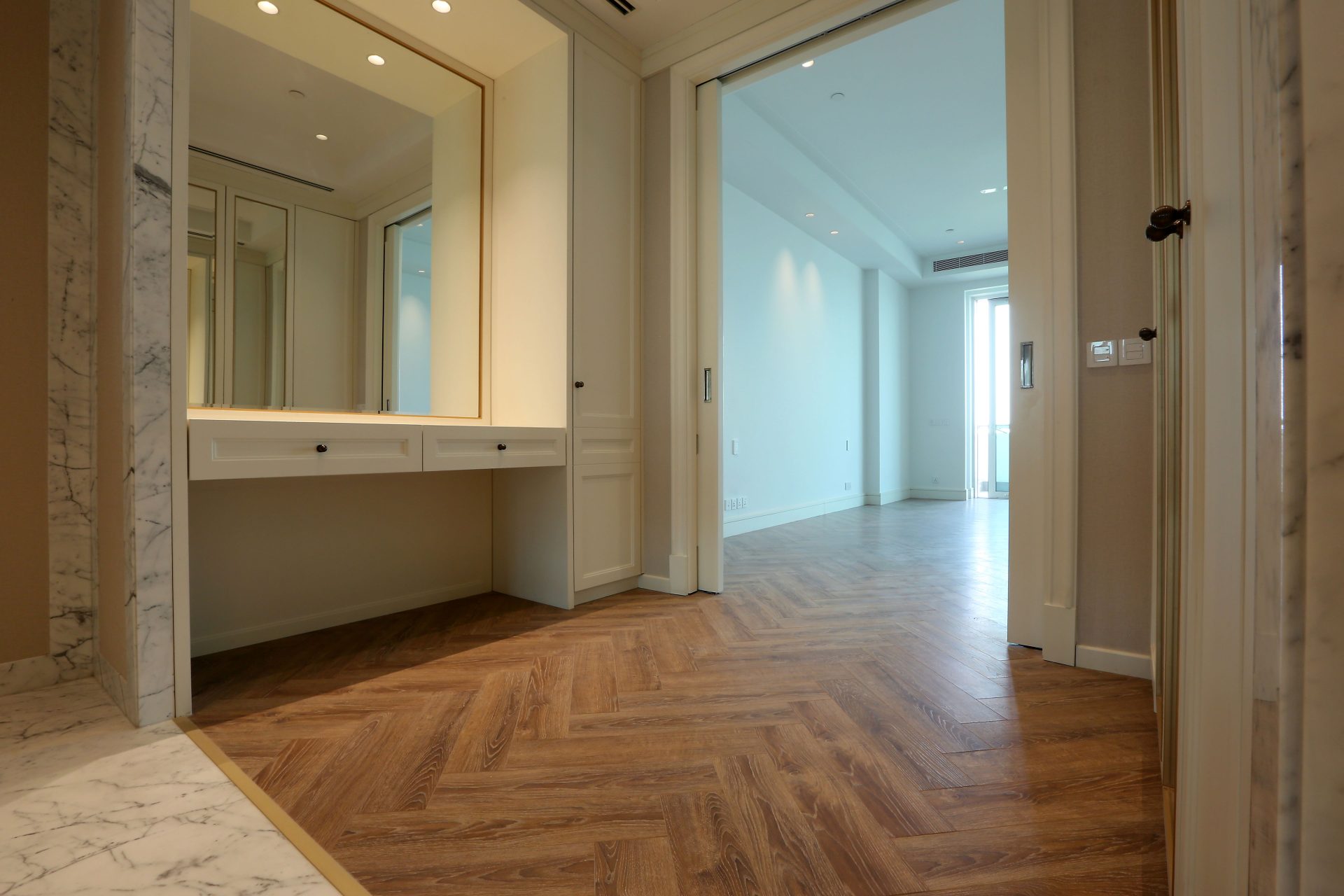 Bridge flooring transitions with these elegant profile systems ...