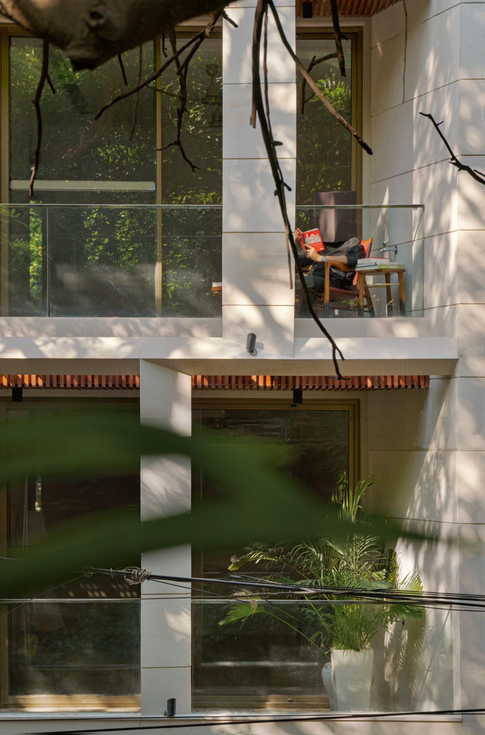 Explore this extroverted building that befriends Delhi's neighbourhood ...