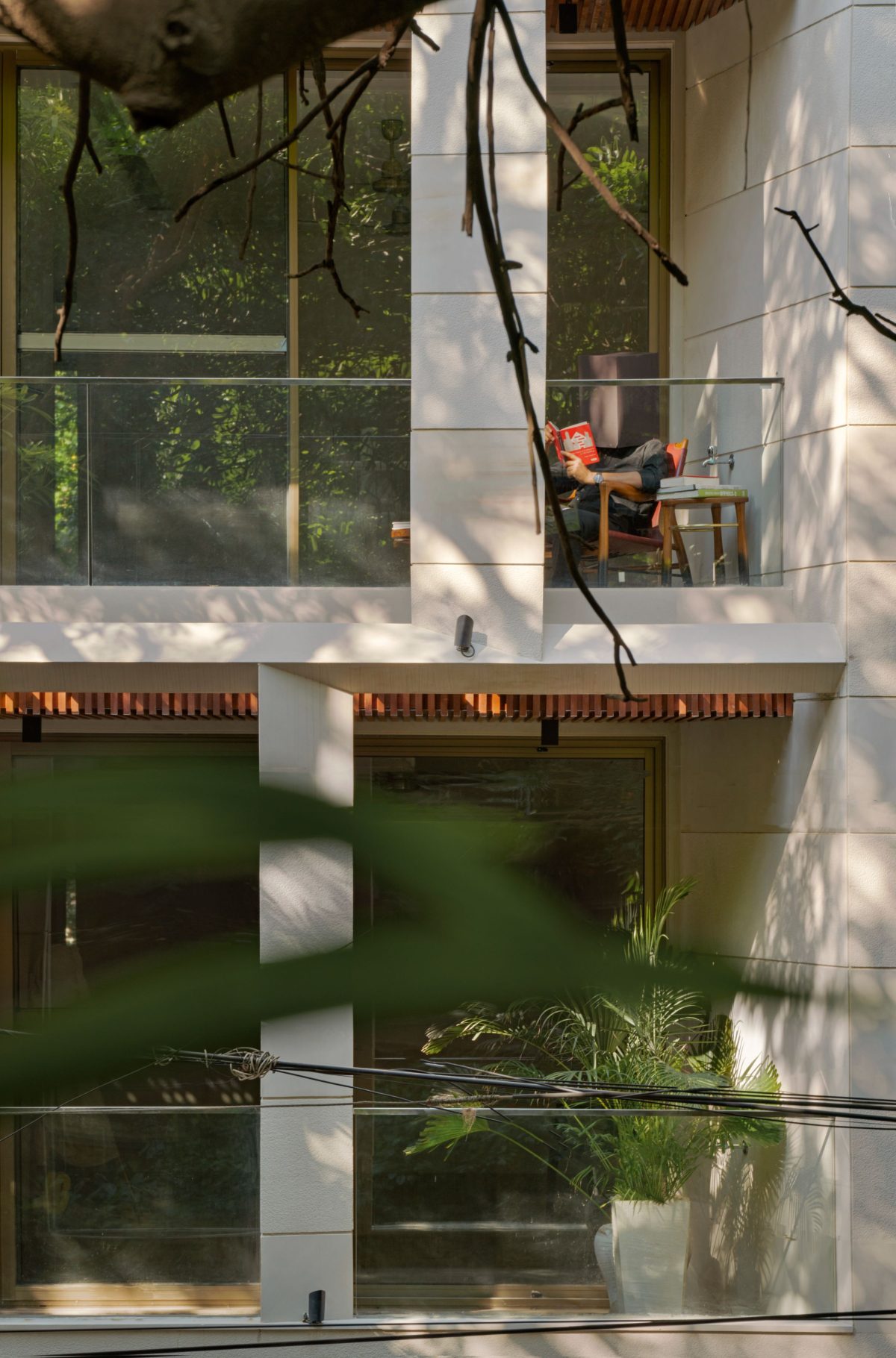 Explore this extroverted building that befriends Delhi's neighbourhood ...